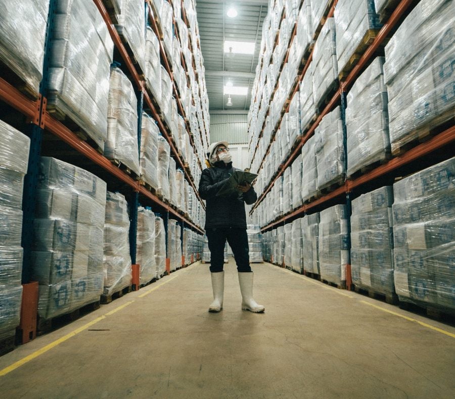 Distribución de un almacén logístico: ejemplo, tipos y layout