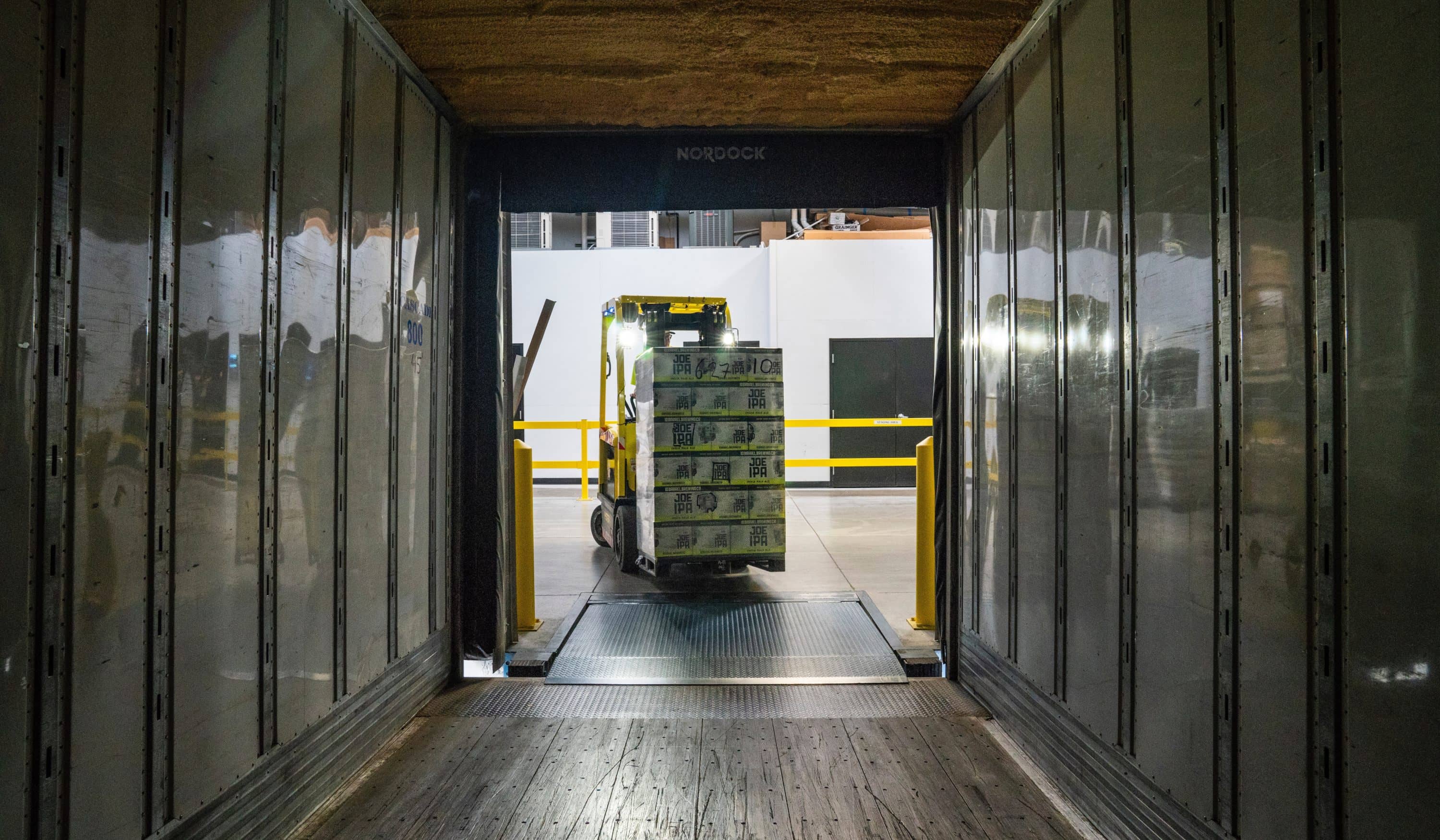 Cross docking en logística ¿qué es y para qué sirve? (+ ejemplos)
