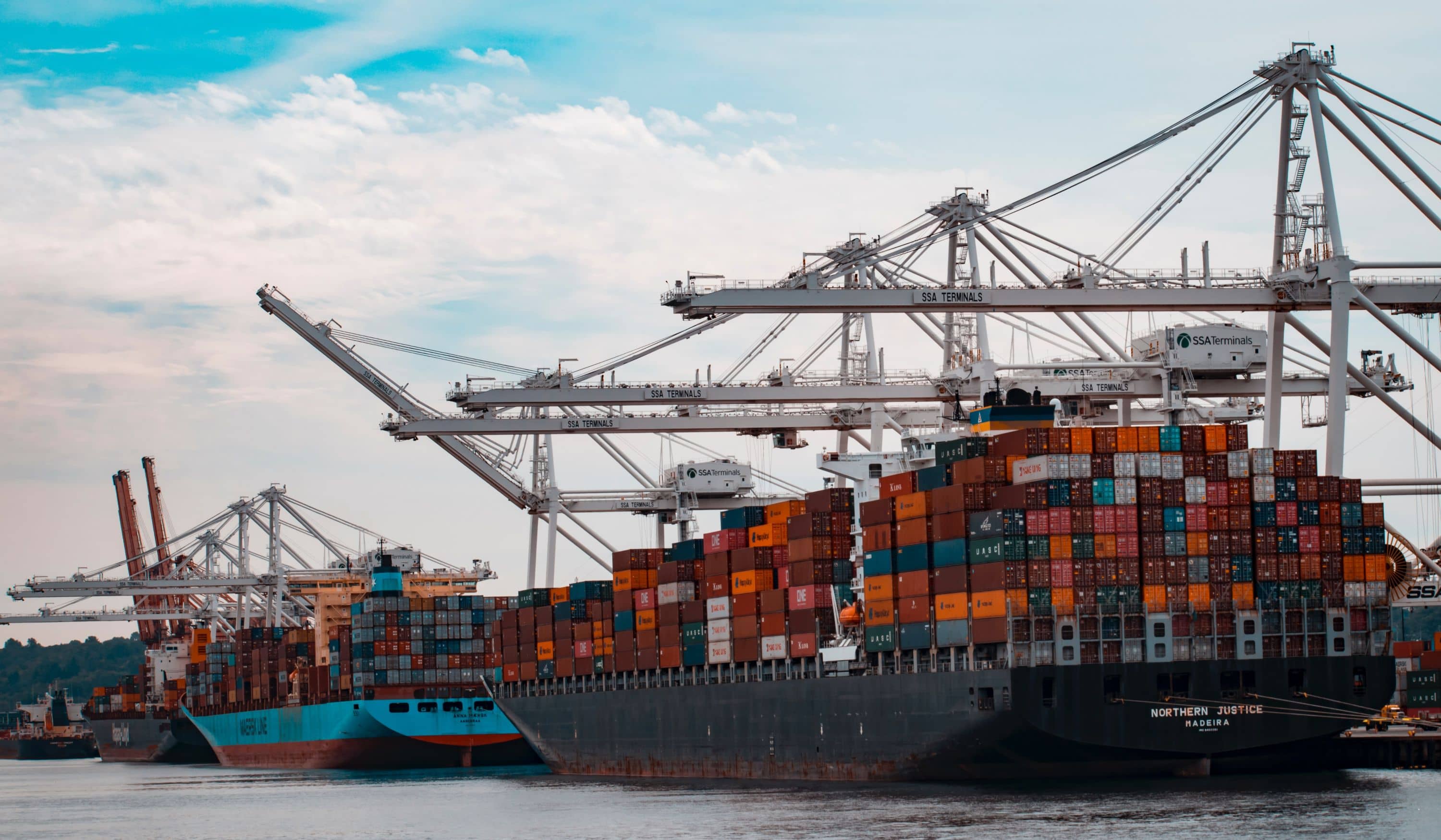 Suministro de materiales en una empresa: ejemplos y definición